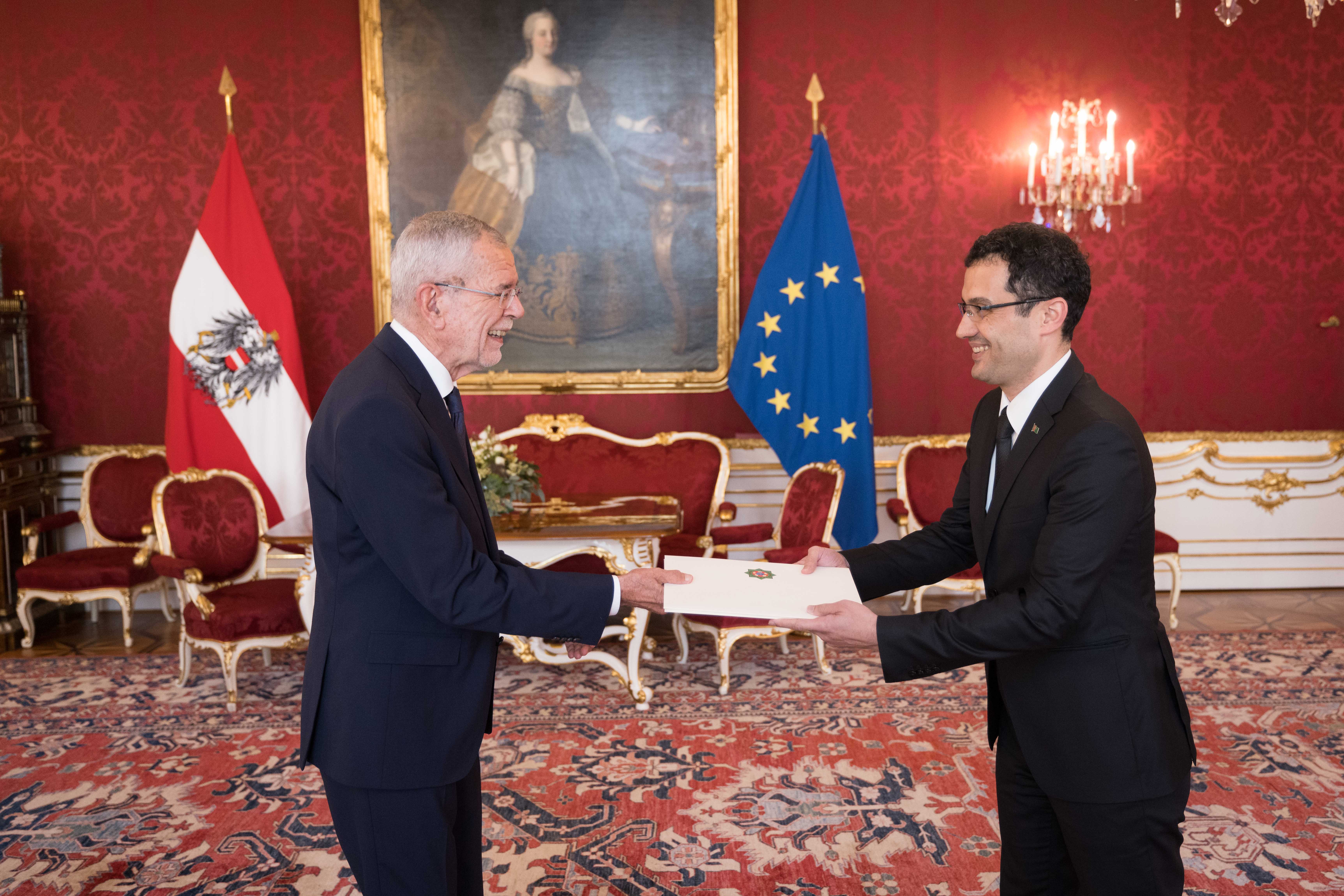 "Herzlich Willkommen in Österreich!": Bundespräsident
